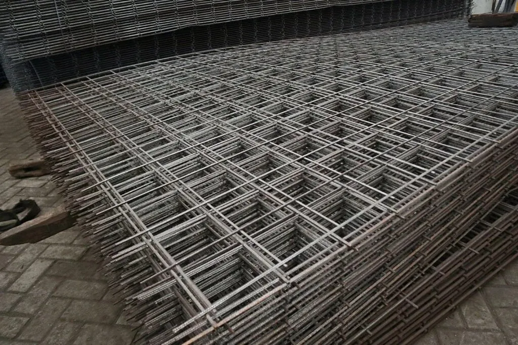 Apa Itu Besi Wiremesh? Pengertian dan Fungsinya | Blog | Pabrik Pagar BRC